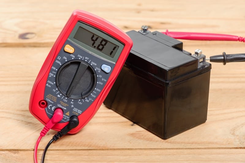 Los 5 mejores cargadores de batería para moto - Seis en Línea